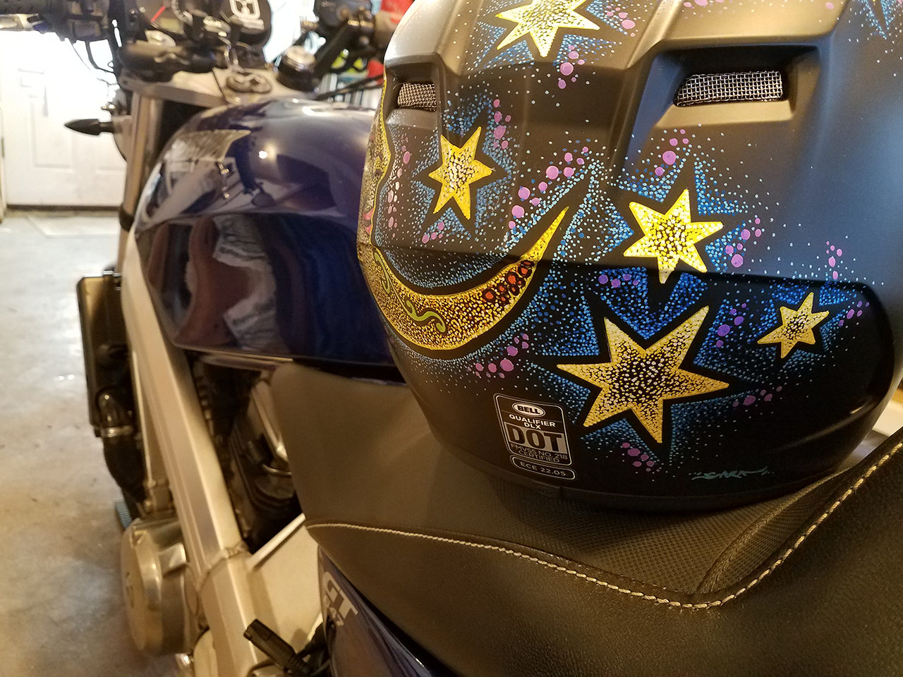 Motorcycle Helmet Painting: Custom Looks For Riding/Racing